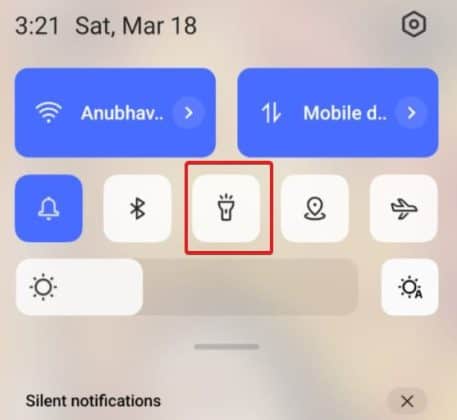 How to Turn Flashlight On or Off on Android (Guide)
