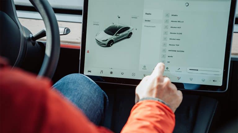 Fix Tesla Screen Black, Frozen, Stuck, or Not Working Issues (2024)